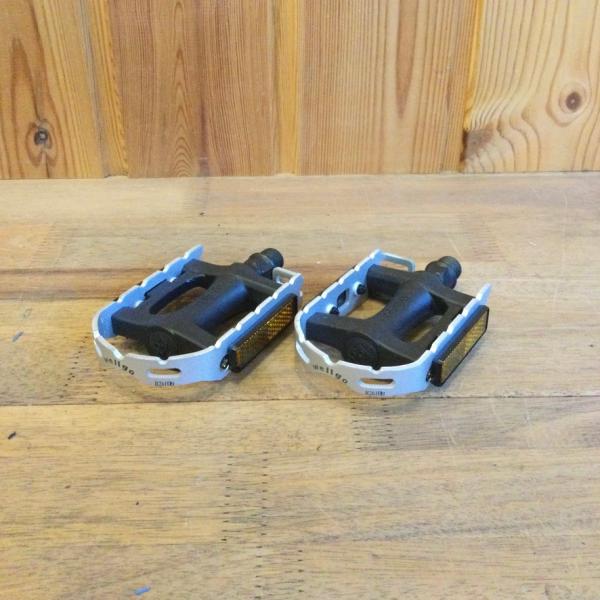 Wellgo(ウエルゴ) アルミデザインゲージ　プラボディペダルスピンドル：クロモリベアリング：DU素材：アルミ、PU左右（LR）は軸部分に刻印がございます。15mmレンチで取り付けできます。