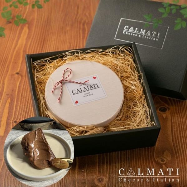 極上の口どけ。チーズとチョコが織りなす、背徳の濃厚体験チーズケーキの「カルマーティ」より待望のチョコバスクチーズケーキが登場。濃厚なクリームチーズと厳選されたカカオの香りが口の中でとろけ合う自分へのご褒美や大切な方へのギフトに最適な逸品です...