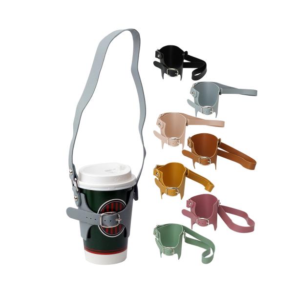 カフェなどのドリンクをテイクアウトする際に大活躍。便利なホルダーで快適に持ち運び！タンブラーやマグなどにも使える。便利なストラップ付きなので熱いドリンクもラクラク持てます。商品サイズ：高さ約6.8cm直径：約7.5cm〜9.5cmまで素材：...