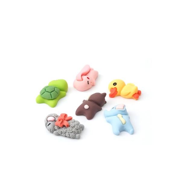 【ぷっくりかわいい3Dモチーフ!】ぷくっとした厚みがあるデザインなので、デコレーションの幅が広がります。【並べて使いたくなるゆびさきサイズ】約2cmの使いやすいサイズ感。【とってもかんたん！両面テープで簡単貼り付け】【商品詳細】商品サイズ：...