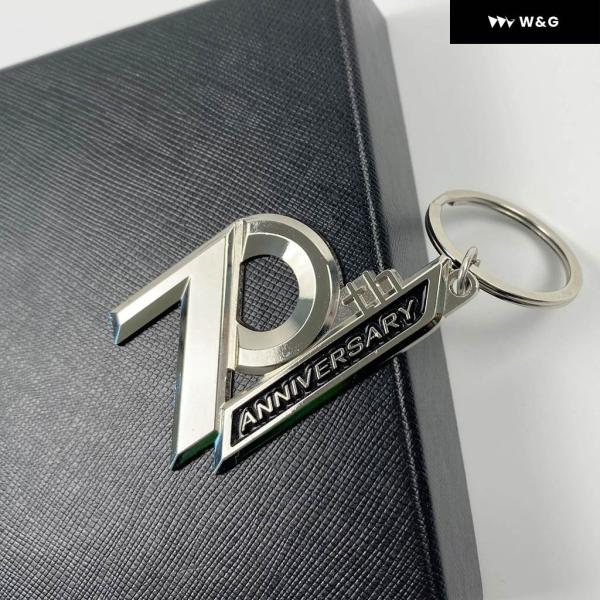 70 周年 記念 メタルキー チェーン ホルダー トヨタ ランドクルーザー 70シリーズ LC76 79 80 100 LC200 LC300 2021 2022シリーズ アクセサリー カスタムパーツ アクセサリー 交換用部品Item We...