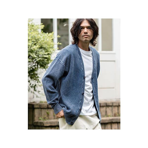 175cmB90-W73-H89靴26.5cmのモデルがMサイズを着用。7Gのコットン100％の糸を使用、凹凸感がある鹿の子編みにストーンウォッシュ加工も加えることでヴィンテージ調の雰囲気もでることで使い込んだ味のあるニットに仕上がりました...