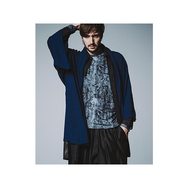 KIMONOガウンオーバーサイズ和装から着想得たニットガウン清涼感のあるシアーニットドレープにより動きのある襟大きな袖幅袖ポケットOneサイズバスト：128cm着丈：83cm袖丈：44.5cm肩幅：54cm※※製造元提供。素材：レーヨン89...