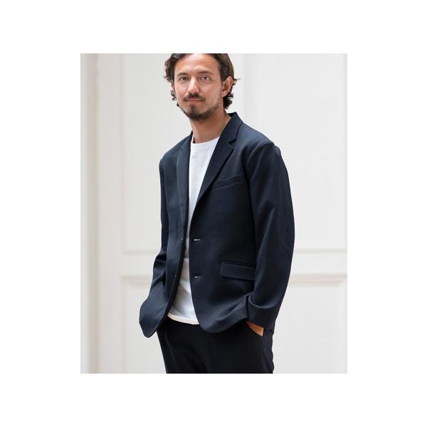 181cmのモデルが4(L)サイズを着用。・新しく採用した新素材【LANATEC(R)LEI】・ふんわりと柔らかく膨らみのあるウールライクな素材で大人な雰囲気に。・超軽量、程よい伸縮性により、着心地も抜群。・パターンにもこだわり、美しいシル...