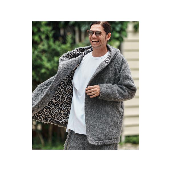 175cmB90-W73-H89靴26.5cmのモデルがMサイズを着用。毛足の長いファー状になったメルトン生地を採用。見た目だけでも温かさを感じさせる素材にざっくり羽織れるポンチョ風のジャケットはインパクトある1枚。裏地にはレオパード柄を使...