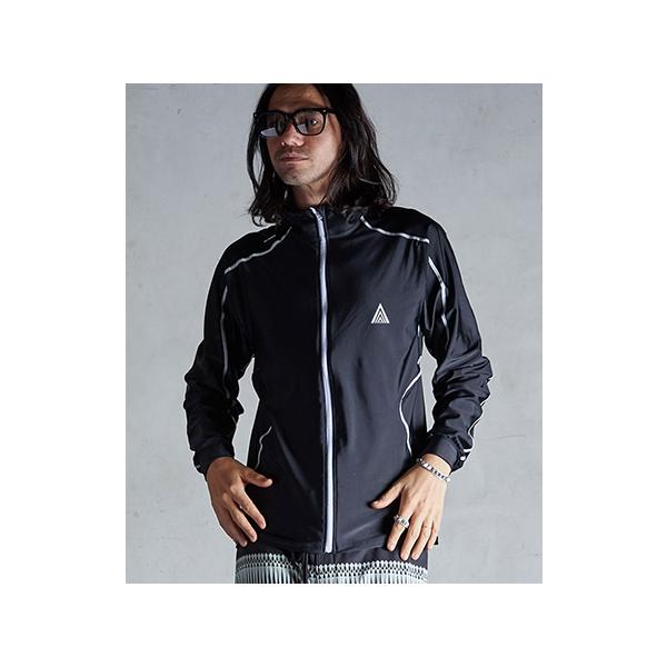 ARROWHEADRASHGUARD04：BLACK×WHITEH175cmのモデルがＭサイズを着用05：BLACK×BLACKH175cmのモデルがＭサイズを着用EGOTRIPPINGのレジャーアイテムシリーズの、海やプールなどで使用する...