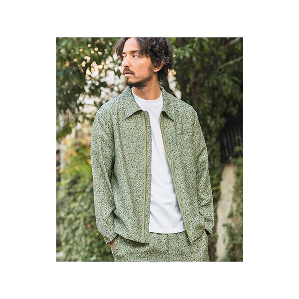 181cmのモデルがMサイズを着用。小花柄をオリジナル柄で描き起こし総柄プリントしたスイングトップジャケット。可愛くなりがちな花柄を-配色-と-落とし込むアイテム-でメンズでも着られるアイテムに昇華。カラー展開も淡めなカラーで春らしさ全開。...