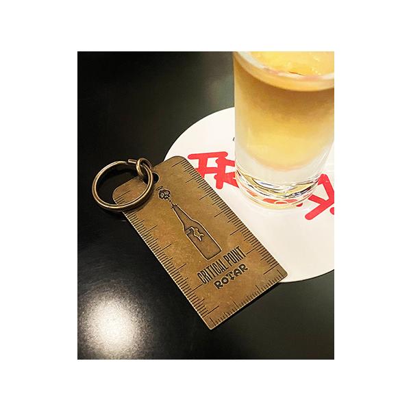 35．A.GOLD定規をモチーフにしたプレートタイプのキーホルダー。実際に定規として使用でき、リングが付きで鍵と一緒にキーホルダーとして普段から持ち歩けるので、あれ？これって何だろう・・・といった日々の何気ないシーンにも気の利いた印象を与え...