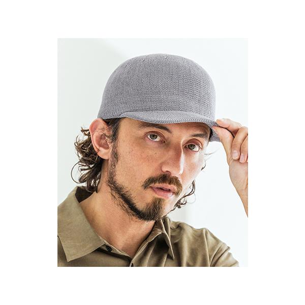 軽量で通気性に優れたサーモ素材を使用したベーシックキャップ。ポリエステル100％のサーモ糸を編み立てることで、蒸れにくく快適な被り心地を実現しています。シンプルなデザインのため、ストリートからカジュアル、きれいめまで幅広いスタイリングに対応...