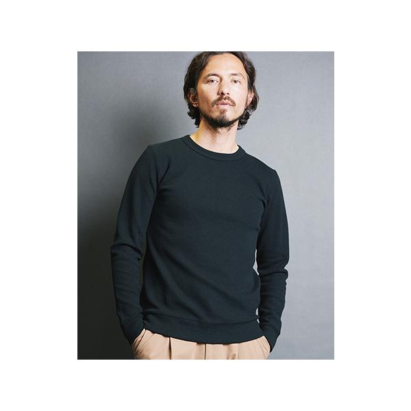 ハーフゲージのダブルフェイス組織で表と裏の表面感を表現したニット素材を使用したアイテム。アメリカンコットン（米綿）を使用したやや肉厚な素材感で、スウェット感覚で着用できます。シンプルながらも凹凸感ある生地感は、スタイリングに雰囲気を出してく...