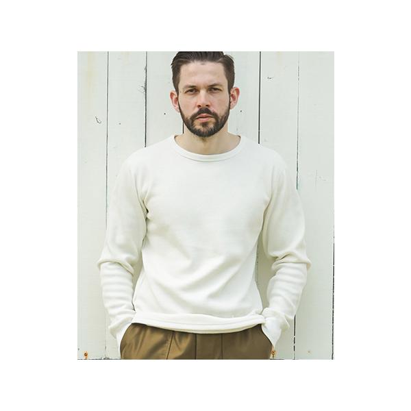 ON/OFFの境界がなくなる天国素材「とにかく気持ちがいい」に尽きる素材。特殊な技法で裏面を起毛しており、シルクのような羽毛のような滑りと暖かさを体感する素材。部屋の中と外の境界線をなくすような、常に包まれている安心感でまさに天国。表はミリ...