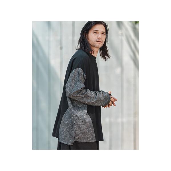 175cmB90-W73-H89靴26.5cmのモデルがMサイズを着用。ジャガード生地の切り替えが際立つ、インパクト抜群のロングスリーブTシャツ。無地部分にはポンチカットソーを採用し、程よいハリとしっかりとした肉感で型崩れしにくい仕上がり。...