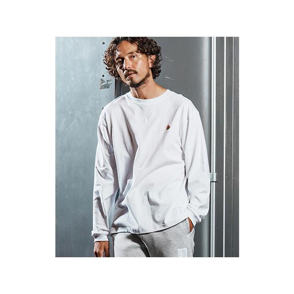 181cmのモデルがLサイズを着用。柔らかく、吸湿性と速乾性に優れているオープンエンド糸を使用したロングスリーブカットソー。ややゆとりのあるサイズ感が、リラックスムードを演出してくれる。立体感のあるハートバルーン刺繍と裾のラベルがポイント。...