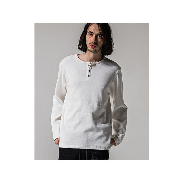 ワッフルサーマルヘンリーネック男らしいインナーといえば昔からサーマル昔ながらのミリタリールックの良さを追求したアナログな素材をポリウレタンをカバーリングしたコットンを使用し、キックバックに優れ形が崩れやすいサーマルのデメリットを解消しており...