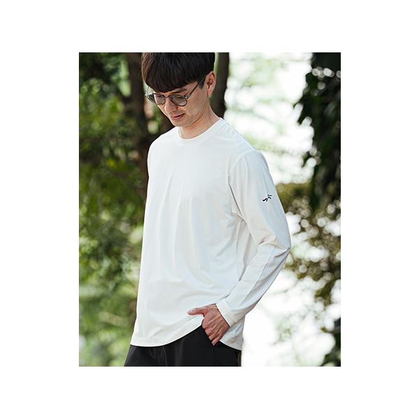 180cmB88cm-W73cm-H89のモデルが4(L)サイズを着用。サラッと心地良い、明日も着たいTシャツ着ごこち◎耐久性◎イージーケア◎CALLのTシャツは「普通じゃない」●吸湿速乾でいつでもサラッと●毛羽立ちしにくい素材でヘタれにく...