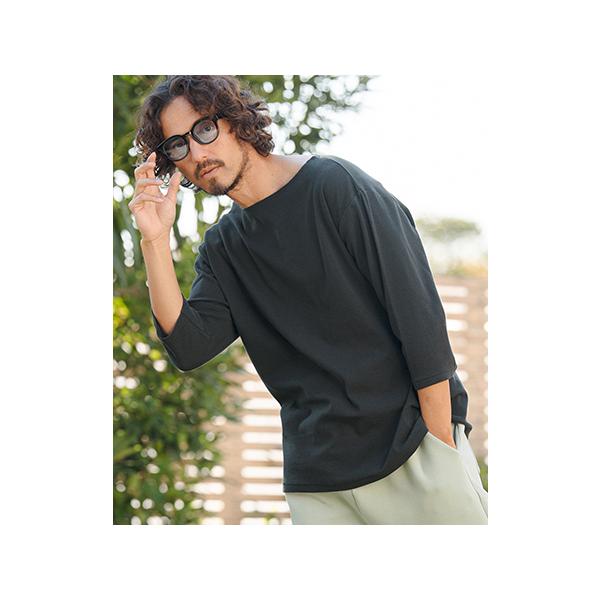 181cmのモデルがMサイズを着用。リップル調の横縞状の織り感が特徴的なスパンフライス素材を使用した7分袖T-shirt。シンプルだからこそ生地にこだわった一枚です。横縞状の表面変化が印象的なストレッチ混のフライス編み素材を採用。伸縮性が高...