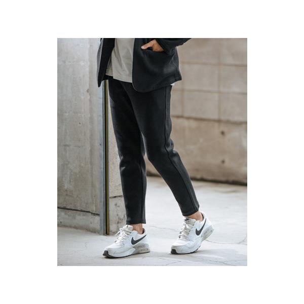 181cmのモデルがMサイズを着用。ワッフル状に編まれた凹凸のある素材、暖かい空気が溜まることにより保温性が高く伸縮性に富み保湿性が高く肌にべとつかない編地、コットン100％の450g度詰めヘビーワッフル生地を使用していることで冬でも風を通...