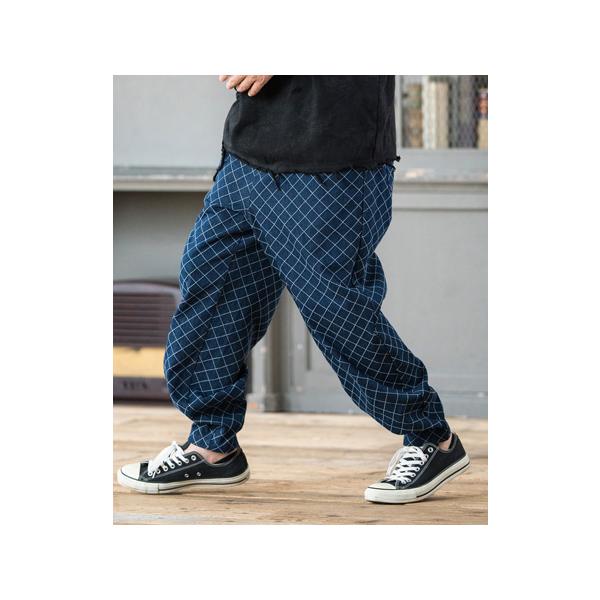 175cmB90-W73-H89靴26.5cmのモデルがMサイズを着用。ダイヤキルトデニム素材を採用。ダイヤ柄をキルティングしデニムで表現した珍しい生地となっています。シルエットはヒップから裾にかけてバルーン状の膨らみを持たせ着用時に立体的...