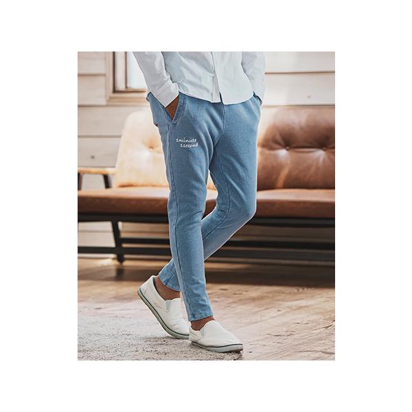 181cmのモデルがMサイズを着用。度詰のしっかりしたニットデニムを使用したパンツ。シンプルながら1MINUTE1SECONDらしいアクセントでデザインされている。スピンドルも高級感があり洗練されている。※着用画像と商品単体画像で色が異なる...