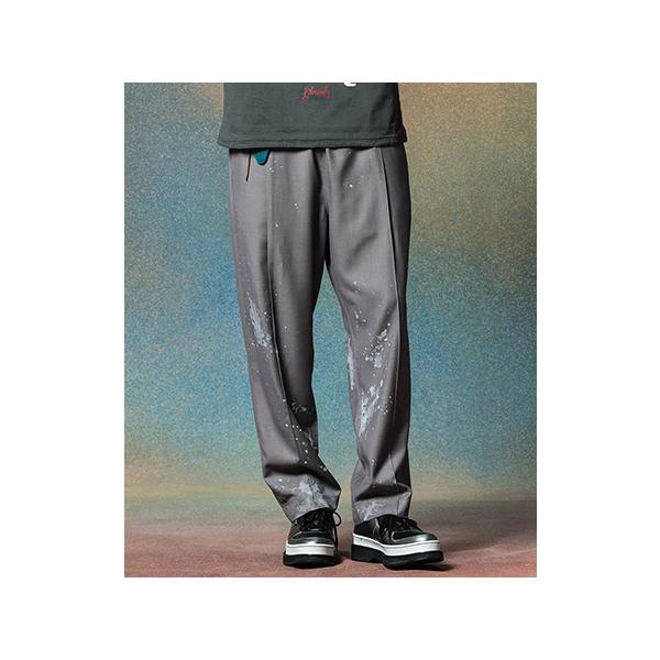 クライミングパンツとスラックスのエッセンスを融合、ブランド独自のバランス感覚が真新しいSplashClimbingSlacks。ウエストにグログランテープを用いたアクティブな仕様ながら、テキスタイルに用いたのはレーヨン混の落ち感ある素材感を...