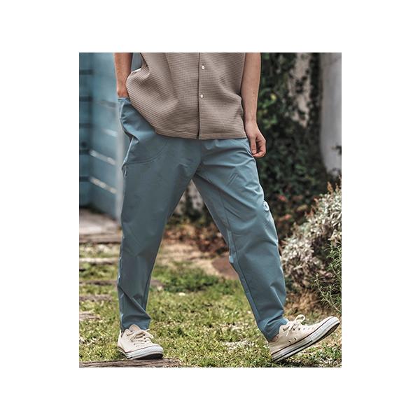 175cm/B83cm-W66cm-H87cmのモデルがMサイズを着用。スタイリッシュな仕上がりのデザインガーデニングパンツ。ストレッチ入りの素材でキレイなテーパードラインを形成。街着としてはもちろんのこと、大容量なポケットの実用性も高く、...