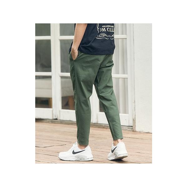 程良い肉感で通年着用可能、ストレッチ性の高いストレッチツイルを使用した穿き心地の良さも兼ね備えたアンクル丈のイージーパンツ、シンプルなデザインでユーティリティ性の高い1本です。シルエットはノーマルで定番的なパンツの寸法設定よりも股上を少し深...