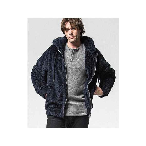 ラグジュアリーなサーフスタイルに最適なジップアップパーカー。素材は肌触りの良いボリュームのあるシルキーボア。一枚で軽いアウターになります。常に包まれている安心感。アクティブな動きにも対応するストレッチ性。大きなフードとシンプルなサイドパッチ...