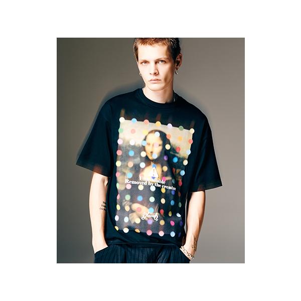 古今のアートをモチーフにウィットあるグラフィックを描いたUnavailableArtT-Shirt。フロントにぼやけて見えるのは世界一有名な女性の肖像とブリティッシュモダンアート、一見スキャンダラスながら「クリエイターにより撤去されました」...