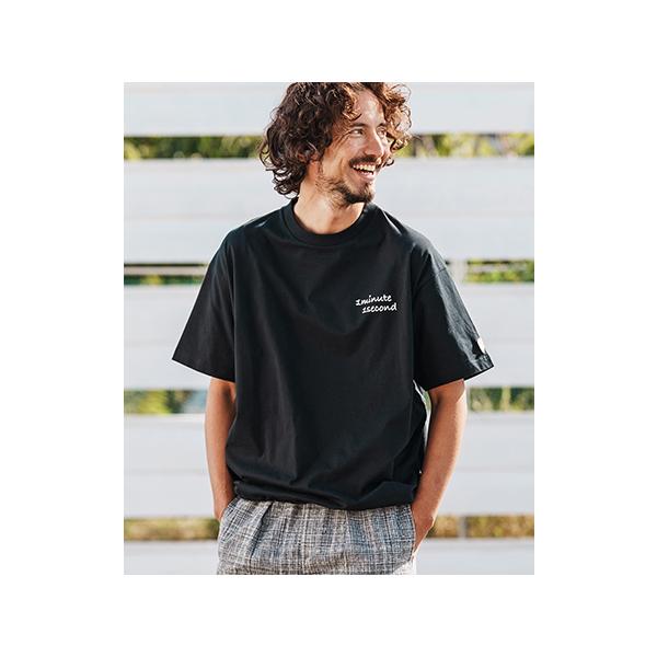 181cmのモデルがMサイズを着用。コンパクトコーマ糸※を使用した、着心地の良いドローコードTシャツ。左右の裾に施したドローコードを絞り、好みの丈に調整することで、シルエットに変化を付けられる。裾を絞らずそのまま着ればリラックスした雰囲気に...
