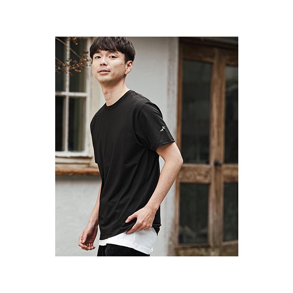 180cmB88cm-W73cm-H89のモデルが4(L)サイズを着用。サラッと心地良い、明日も着たいTシャツ着ごこち◎耐久性◎イージーケア◎CALLのTシャツは「普通じゃない」●吸湿速乾でいつでもサラッと●毛羽立ちしにくい素材でヘタれにく...