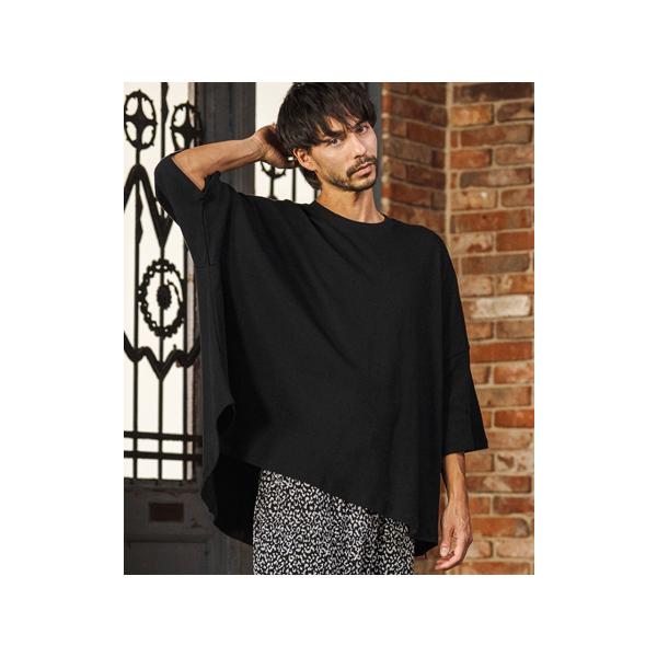 182cmB93cm-W75cm-H92のモデルがMサイズを着用。細かな凹凸が生む立体的な表情が魅力のハニカムワッフルを使った、オーバーサイジングT-shirt。カジュアルながらも素材の表情がニュアンスを添えてくれる一枚です。細かな凹凸が生...