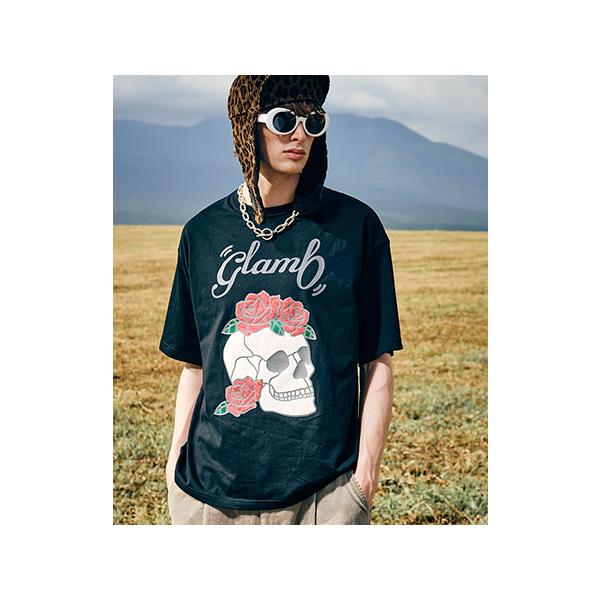 幾重ものテキスタイル使いによってブランドが掲げる幻想的な世界観を表現したStainedGlassSkullT-Shirt。ブランドロゴがプリントされたボディにあしらわれたのはステンドガラス調の柄使い。骸骨はフリース、花はベロア、葉にはサテン...