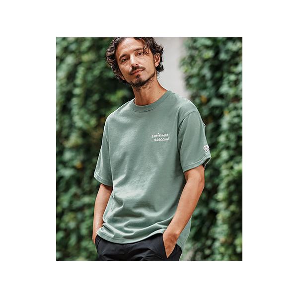 181cmのモデルがMサイズを着用。10オンスという、しっかりとした肉厚の天竺生地を使用したＴシャツ。白でも透けずクタりにくいので、ガンガン着ていただけるアイテム。胸元の筆記体ロゴがリラックス感をプラスしてくれます。袖にはブランドアイコンの...