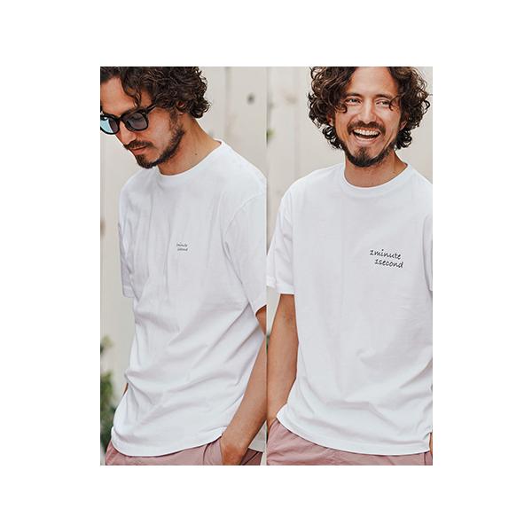 181cmのモデルがMサイズを着用。2枚セットのTシャツでよく有るのは、同じ物が入ったパックT。これは気分により大小のロゴを選べる2種類のデザインが入ったパックTシャツ。そのまま持ち運べて、繰り返し使えるチャック式のパックも嬉しい装備。生地...