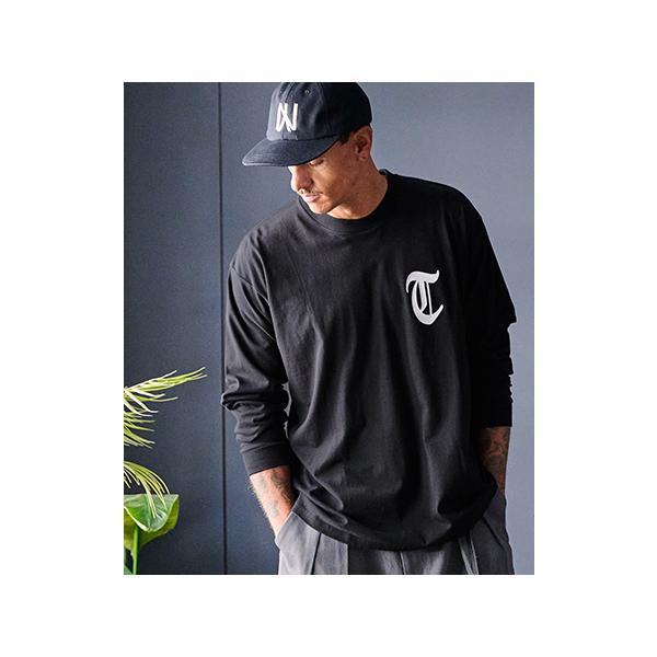 ■デザインフロント・バック両面に特殊な厚盛りプリントを施したロンT。フロントにはブランドの頭文字であるTを、バックには逆算を意味するcountbackwardsをプリント。ボディは90年代のヴィンテージTシャツやスケータースタイルを彷彿とさ...