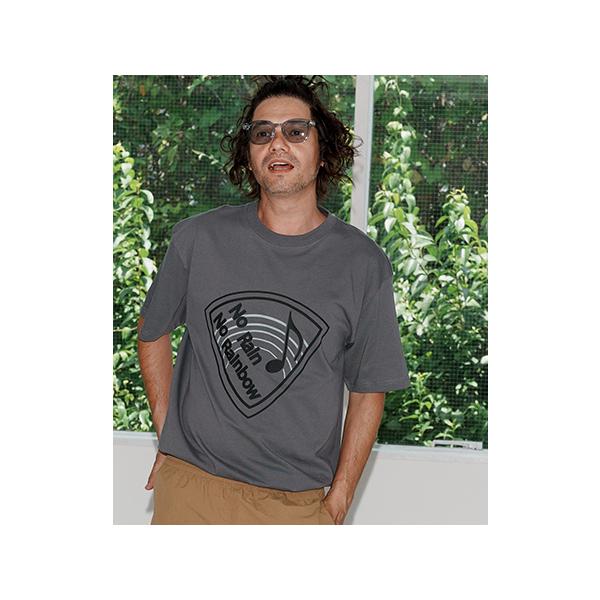 175cmB90-W73-H89靴26.5cmのモデルがLサイズを着用。オープンエンド糸を使用した、独特のシャリ感(ドライな肌触りと質感)のある爽やかな着心地。着込むほどにどんどん体に馴染み、豊かな経年変化を楽しめるアイテムになっている。立...