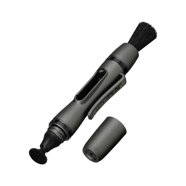 セーム革製チップ＋カーボン粉末（特許）で指紋や皮脂を残さず確実に吸収し、さらに静電気を除去してホコリをつきにくくします。 ブラックとガンメタリックのカラーバリエーションから選べます。 用途に合ったチップ面をお選び下さい。ヘッドスペア付きです...