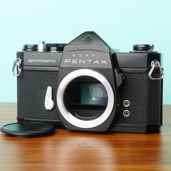 ＊商品に興味を持っていただきありがとうございます＊1964年発売。全世界で400万台以上売れた大ベストセラー機「Pentax SP」です。「M42マウント」を採用しており、人気のSuper-Takumarなど、数多くの名作オールドレンズを楽...