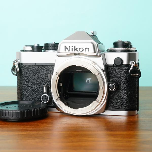 【完動/美品】Nikon FE シルバーボディ 動作確認済 露出計OK 精度良好 モルト交換済 内部クリア ボディキャップ付 シンプルニコン 人気の銀 #NFE_SLニコンの絞り優先AE機「FE」シルバーモデル。シャッター全速、露出計（オー...