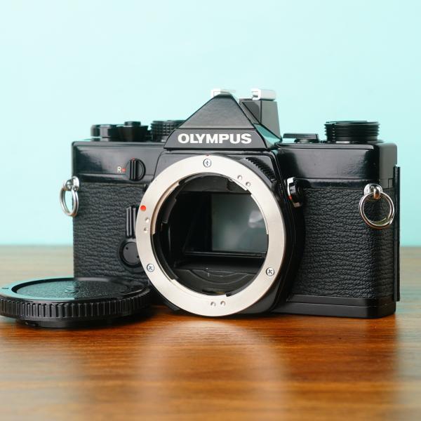 【希少ブラック/完動】Olympus OM-1 ブラック 動作確認済 露出計OK プリズム腐食極微小でクリア モルト交換済 ボディキャップ付 #OM1_BLK_BCオリンパスの大人気小型一眼レフ「OM-1」の希少なブラックモデル。シャッター...