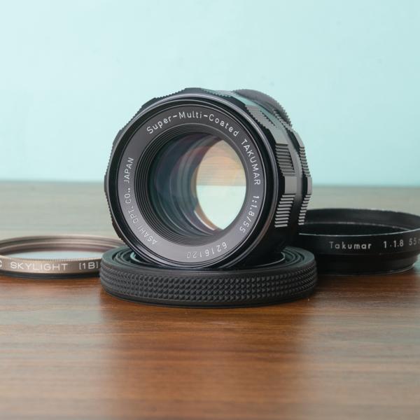 【極美/分解清掃済】SMC PENTAX-TAKUMAR 55mm f1.8 M42 動作快調 カビなし実用クリア 外観極上 希少な純正メタルフード/フィルター付 #SMC_55_18_MFペンタックスの銘玉オールドレンズ「Super-Mu...