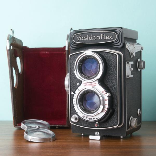【美品レベル/完動品/分解清掃済】YASHICAFLEX C型 Yashikor 80mm F3.5 ヤシカフレックス シャッター全速快調 カビ曇りなし極上クリア #395ヤシカのベストセラー二眼レフ「YASHICAFLEX C型」、動作快...