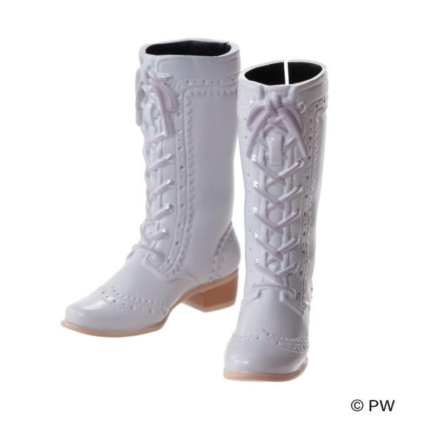 内容：momoko / rurukoサイズの、ピンキングディテールが足元をクラシックに彩るレースアップミドルブーツ。仕様詳細：MADE IN JAPAN※人形、衣装は付属しません。※かかとに切り込みがはいっています。※写真は開発中サンプルの...