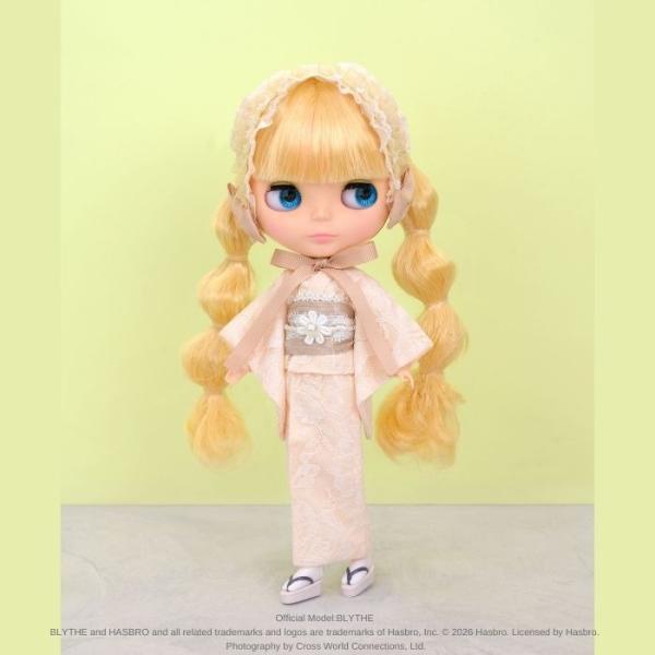 【発売日：2026年02月16日】Junie Moonプロデュース Dear Darling fashion for dolls から「レース着物セット」登場フリルやレースをたっぷり使った帯とヘッドドレスがセットになっています。レースを全体...