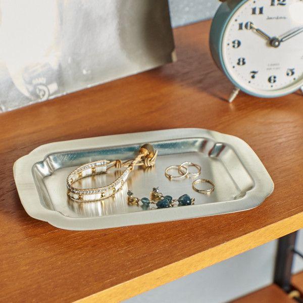 サイズ（単位mm）：- 幅 205 奥行き 130 高さ 10主な素材：- 真鍮(シルバーメッキ加工)ブランド：fog linen work フォグリネンワークデザイナー：-年代：-コンディション：★★★★★★  新品、未使用