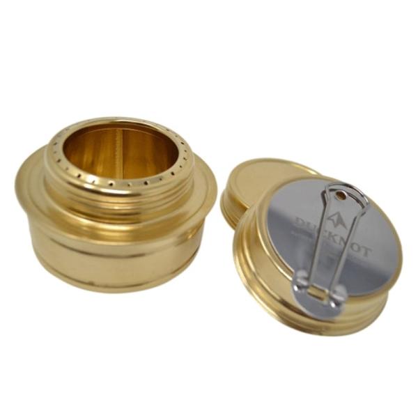 サイズ／直径7.2×高さ4.7cm重量／約107g材質／真鍮液体アルコールを注入し使用するコンパクトコンロ。キャンプやブッシュクラフトの際お湯などを沸かすことができ、ちょっとした料理などもできるので色々なアウトドアシーンで活躍します。ガスバ...