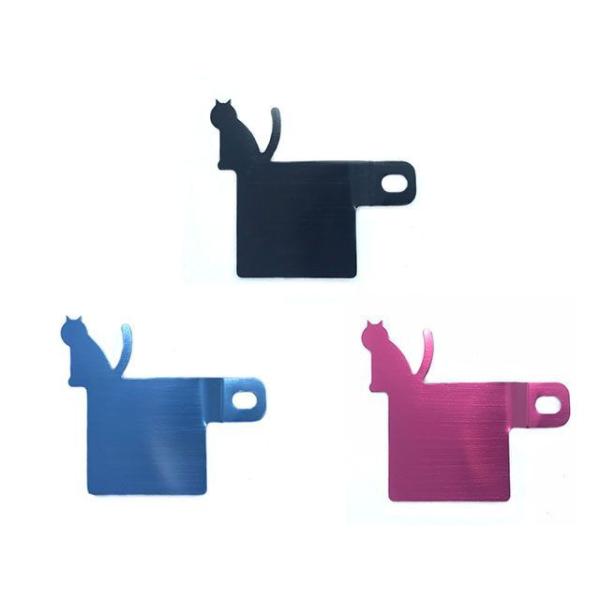 ●メーカー名：Wee！HuB(ウィーハブ)●商品名：自賠責ステッカーデザインプレート 猫●カラー：赤メーカー品番：C-R-Z-002汎用 アルミ材（A5052）表面処理：アルマイト処理縦×横×厚み（mm）※最大値63.9×74.5×2mmデ...