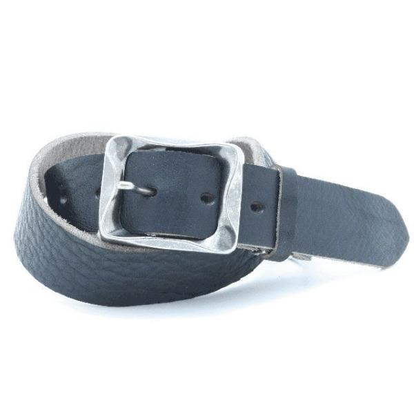 ●メーカー名：LOCAL WORKS(ローカルワークス)●商品名：VACHETTA 40mm幅 SPIRAL GARRISON BUCKLE BELT（ネイビー）メーカー品番：RC-061Lネイビー牛革フリー栃木レザーバケッタを使用したベル...