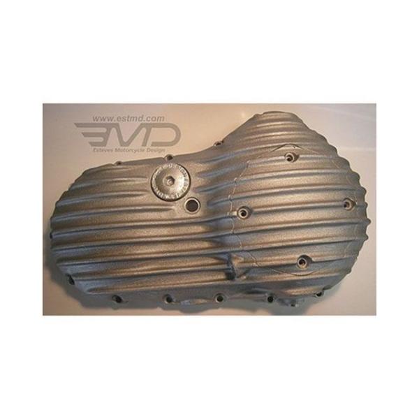 ●メーカー名：部品屋K&amp;W / K&amp;W(ブヒンヤケーアンドダブリュー)●商品名：EMD製 2004-UP スポーツスター用 Ribstersプライマリーカバー（ロウ）メーカー品番：PCXLI-R-Rスポーツスターファミリー汎...