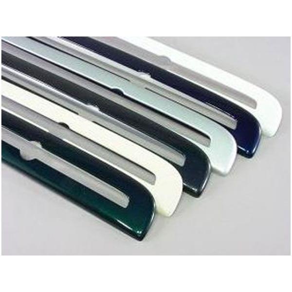 ●メーカー名：KAZZ-CREATION(カズクリエイション)●商品名：リアゲートガーニッシュ ハイエース 200系（220）メーカー品番：・8044220JANコード：4589798301156スパークリングブラックパールクリスタルシャイ...